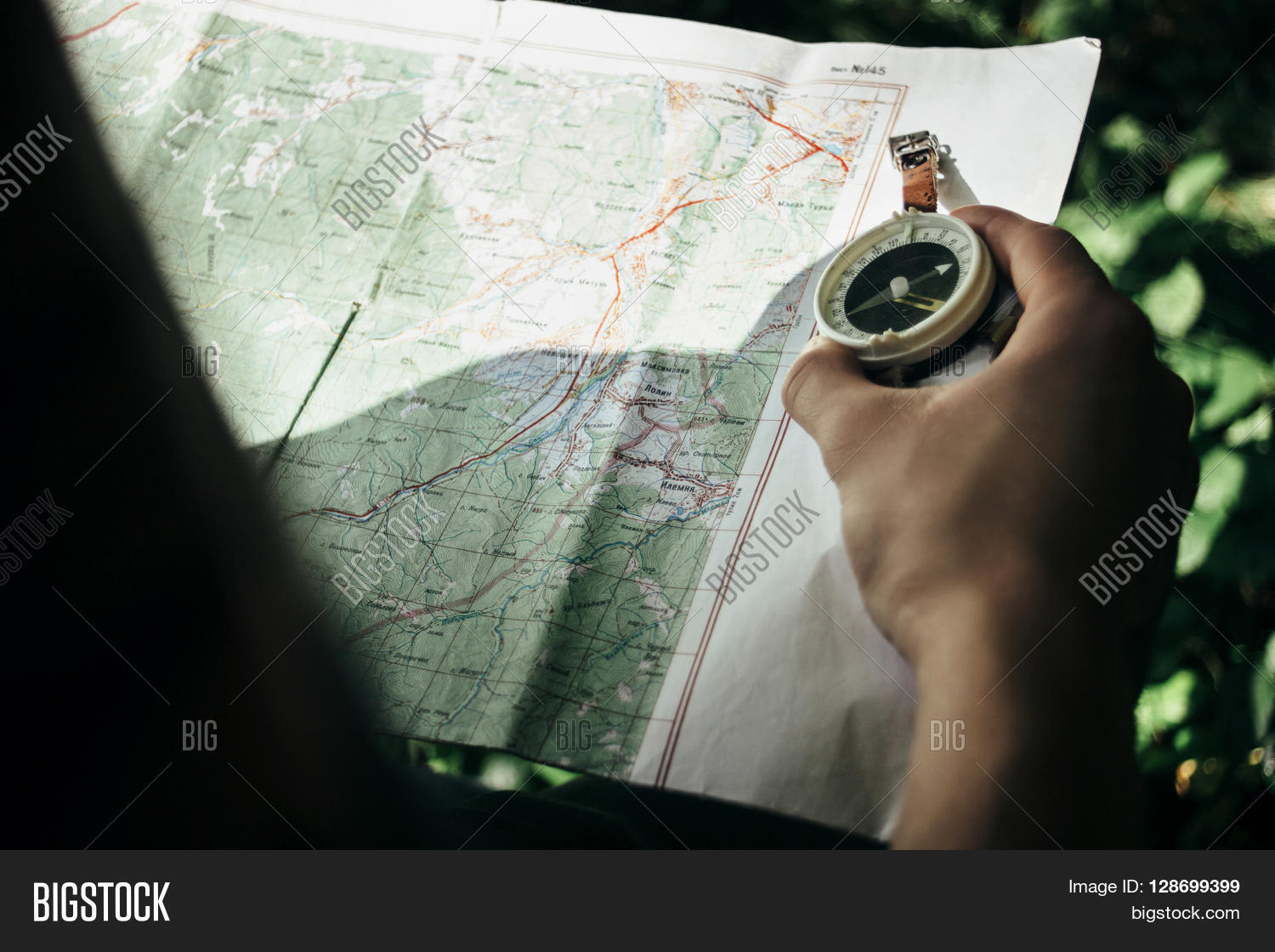 Traveler Exploring Map Image & Photo (Free Trial) | Bigstock