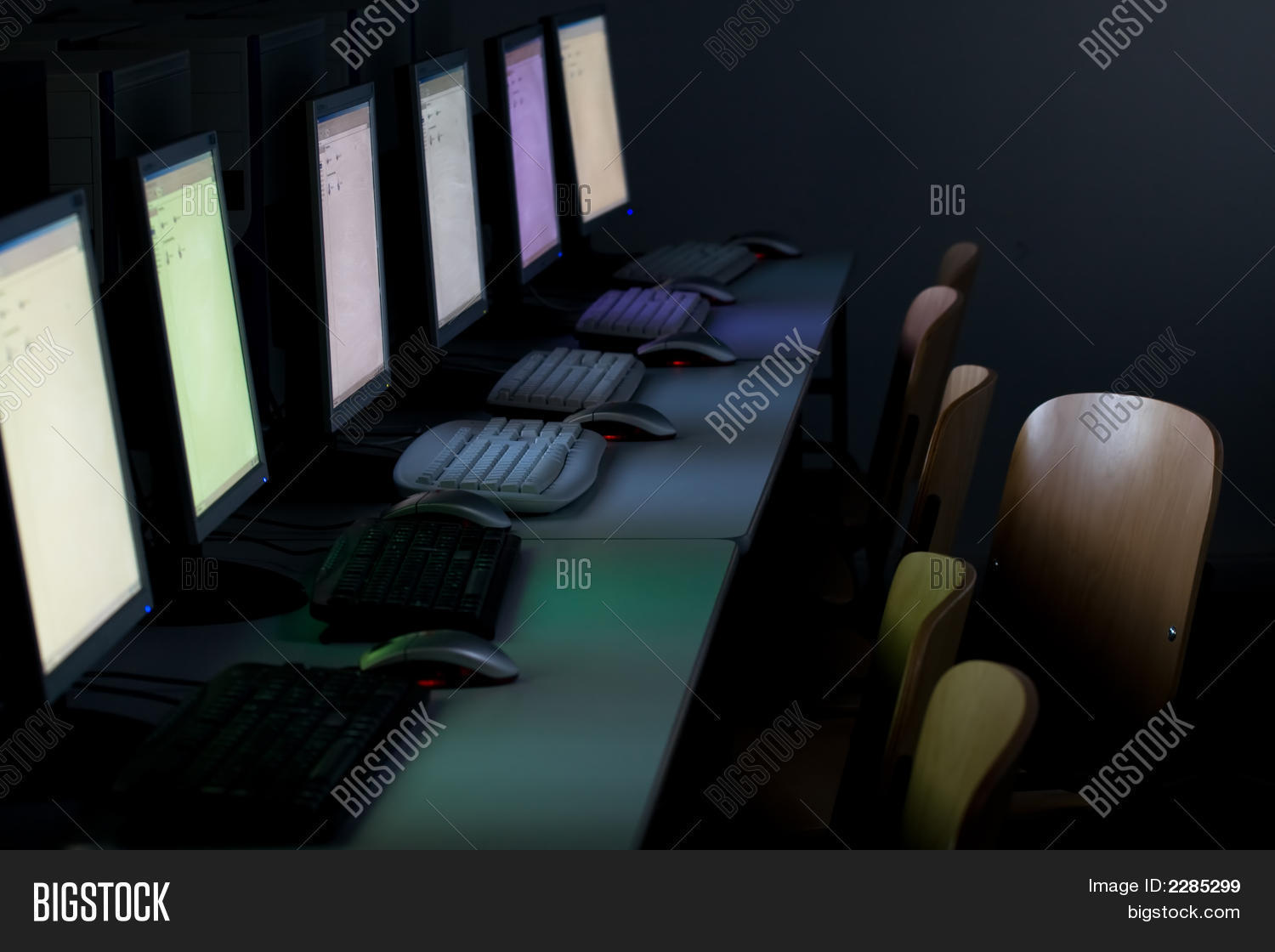 Computer Classroom Image & Photo (Free Trial) | Bigstock