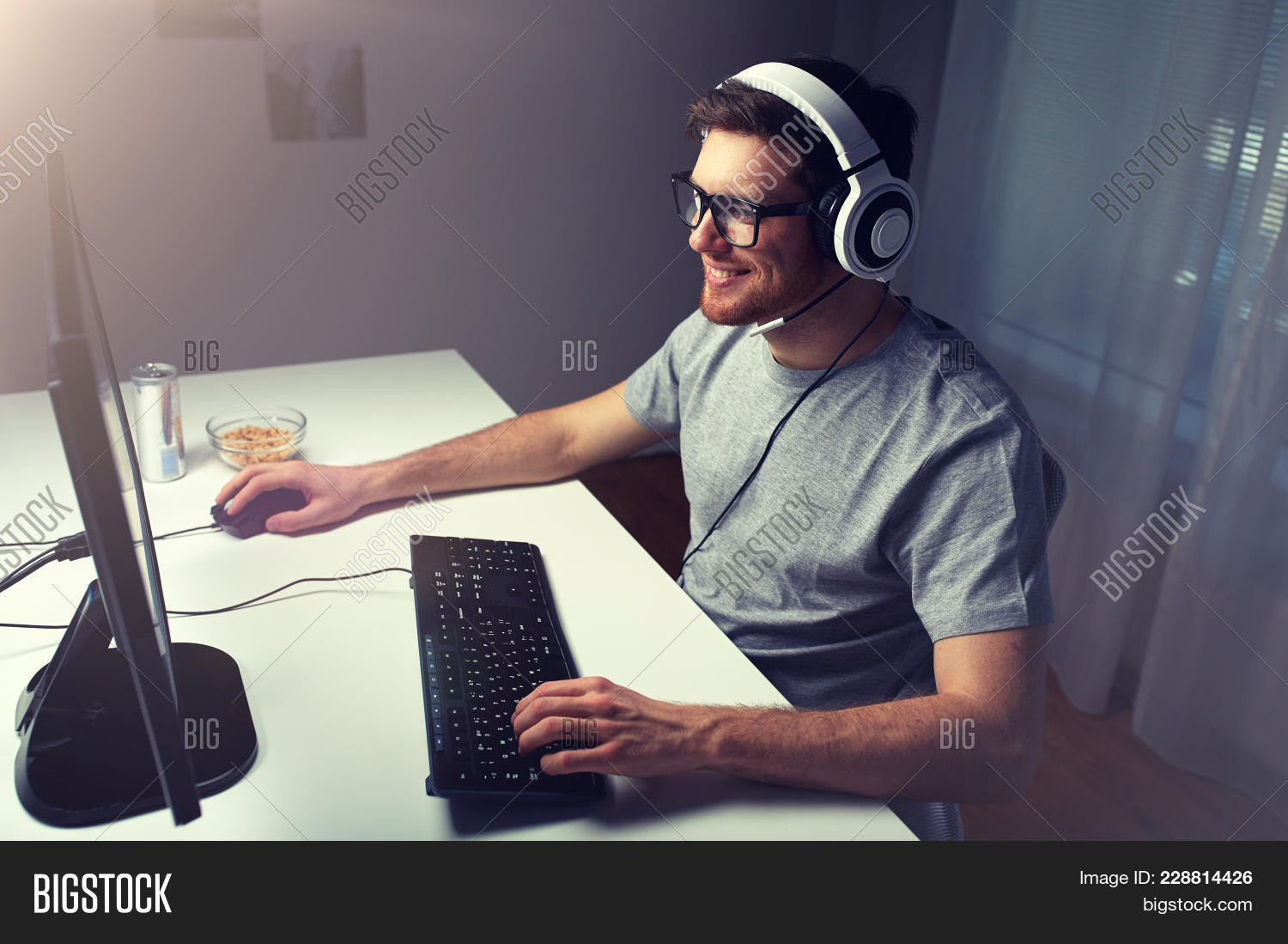 Technology, Gaming, Image & Photo (Free Trial) | Bigstock