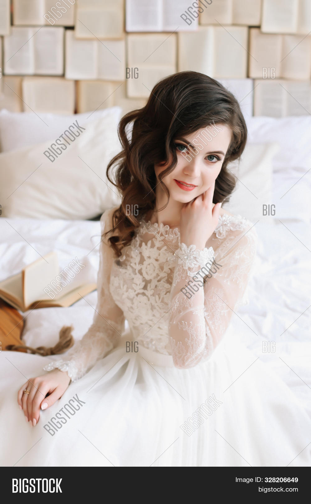 Bride Elegant Classic Image & Photo (Free Trial) | Bigstock