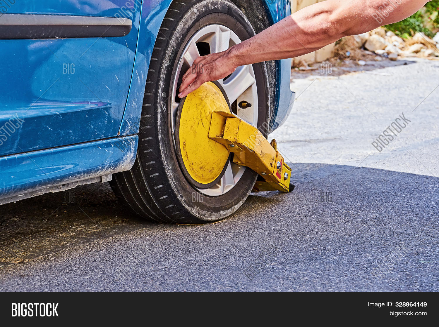 Imagen y foto Clamped Front Wheel (prueba gratis) | Bigstock Imagen y foto Clamped Front Wheel (prueba gratis) | Bigstock