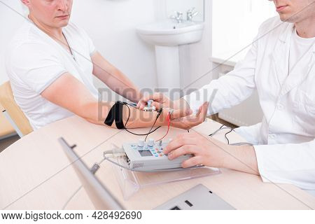 Patient Nerves Testing Image & Photo (Free Trial) | Bigstock