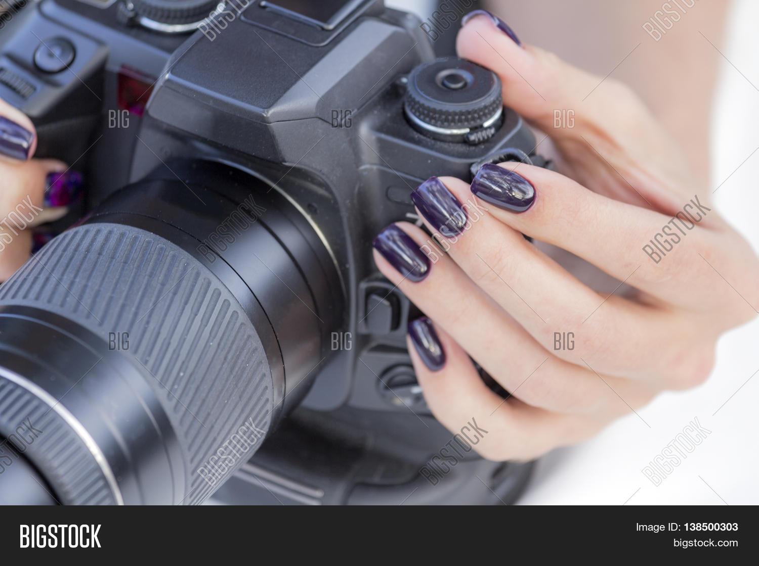Single-lens Reflex Image & Photo (Free Trial) | Bigstock