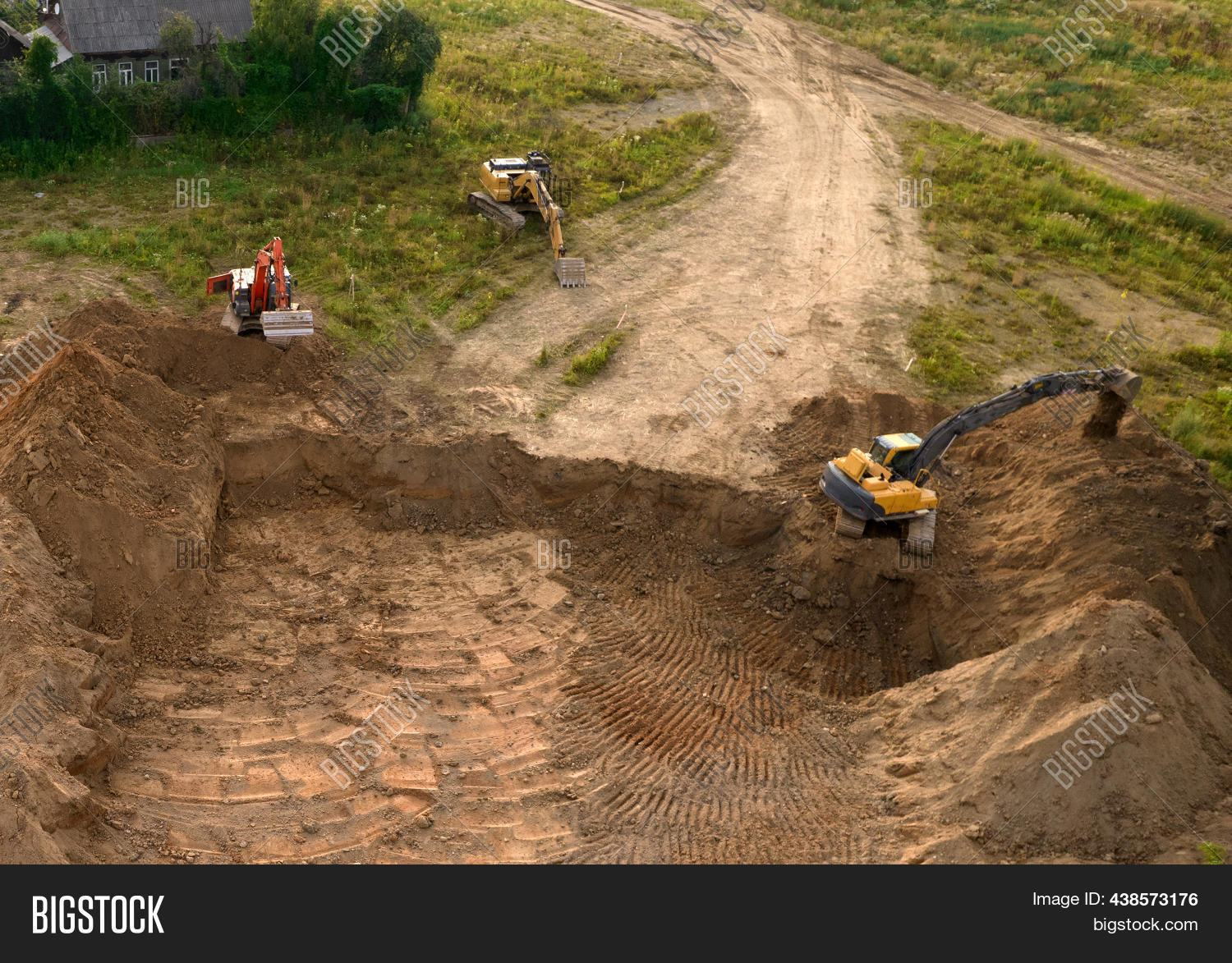 Excavator Dig Ground Image & Photo (Free Trial) | Bigstock