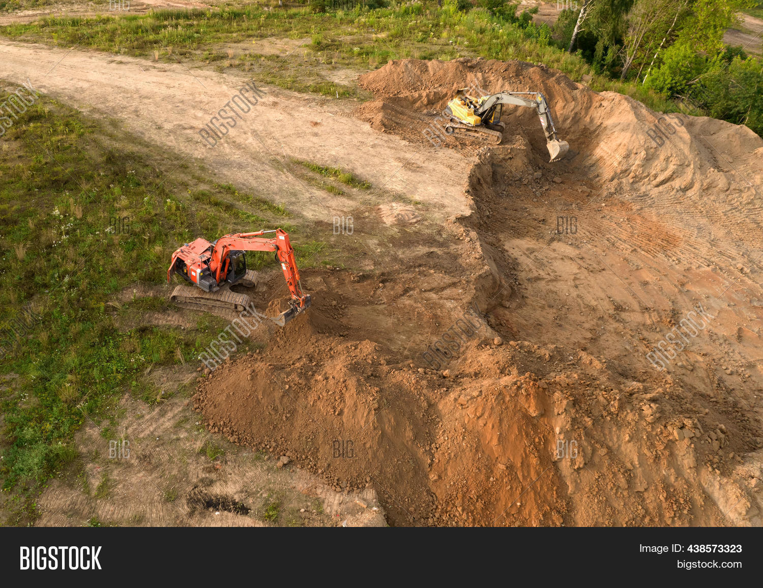 Excavator Dig Ground Image & Photo (Free Trial) | Bigstock