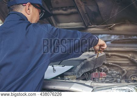 Mechanic Car Service Auto Garage In Automotive Mobile Center ...