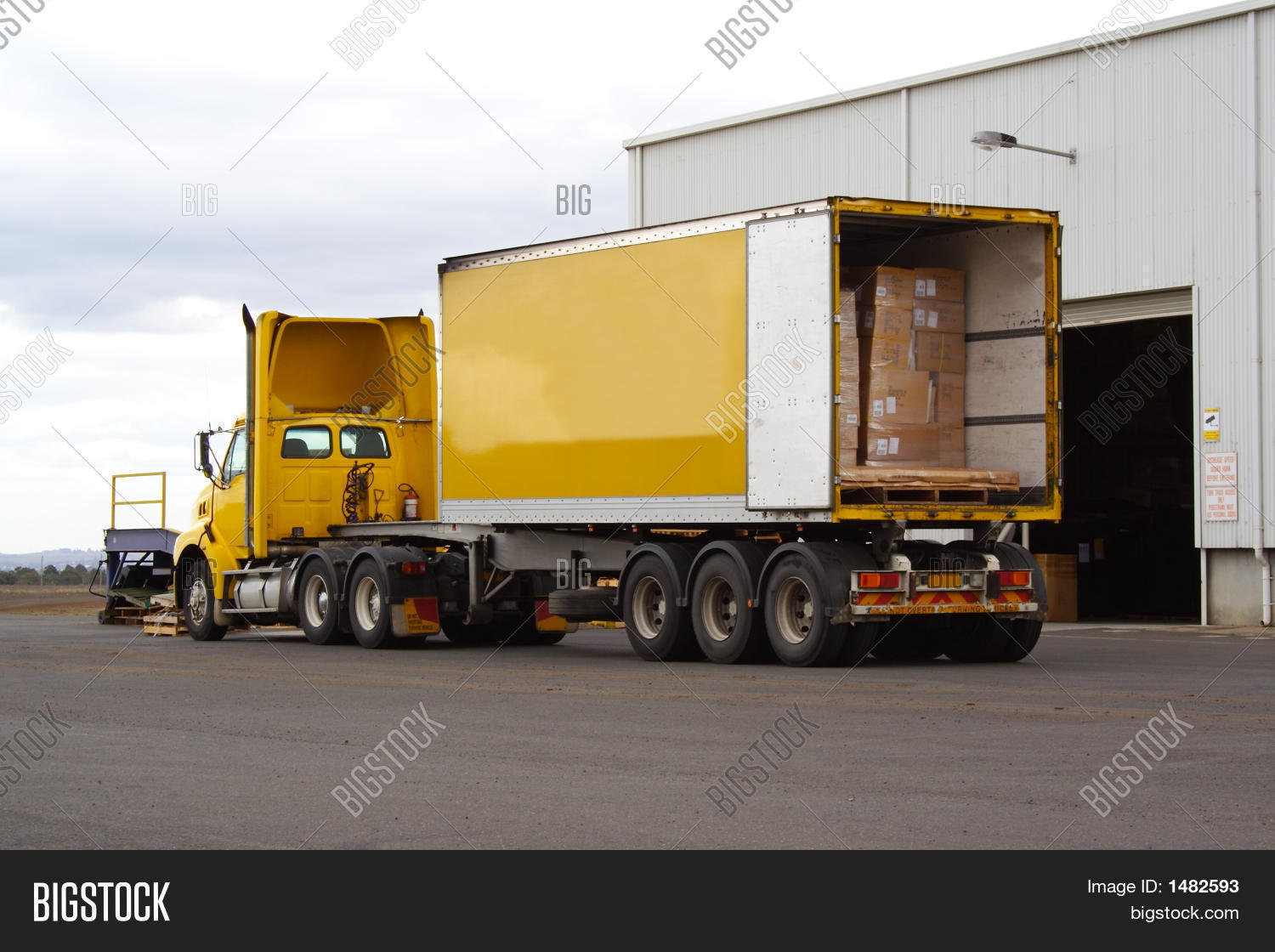 Articulated Truck Image & Photo (Free Trial) | Bigstock