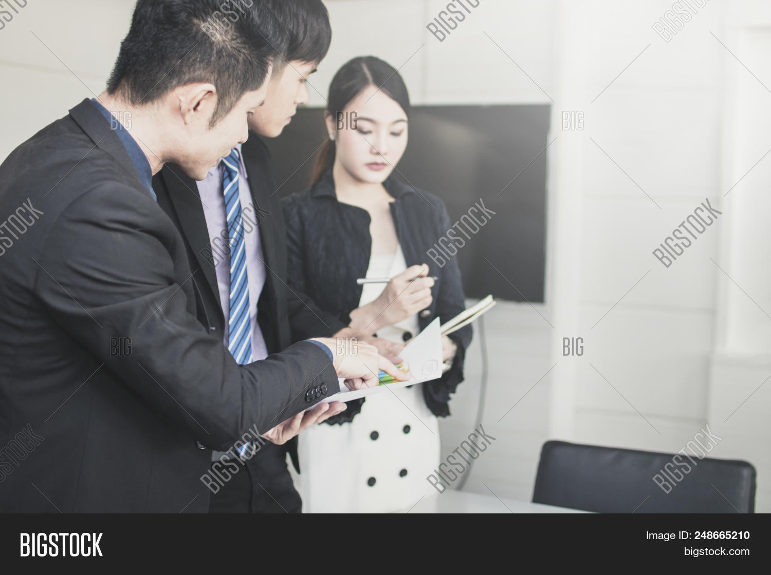 Explaining Discussing Image & Photo (Free Trial) | Bigstock