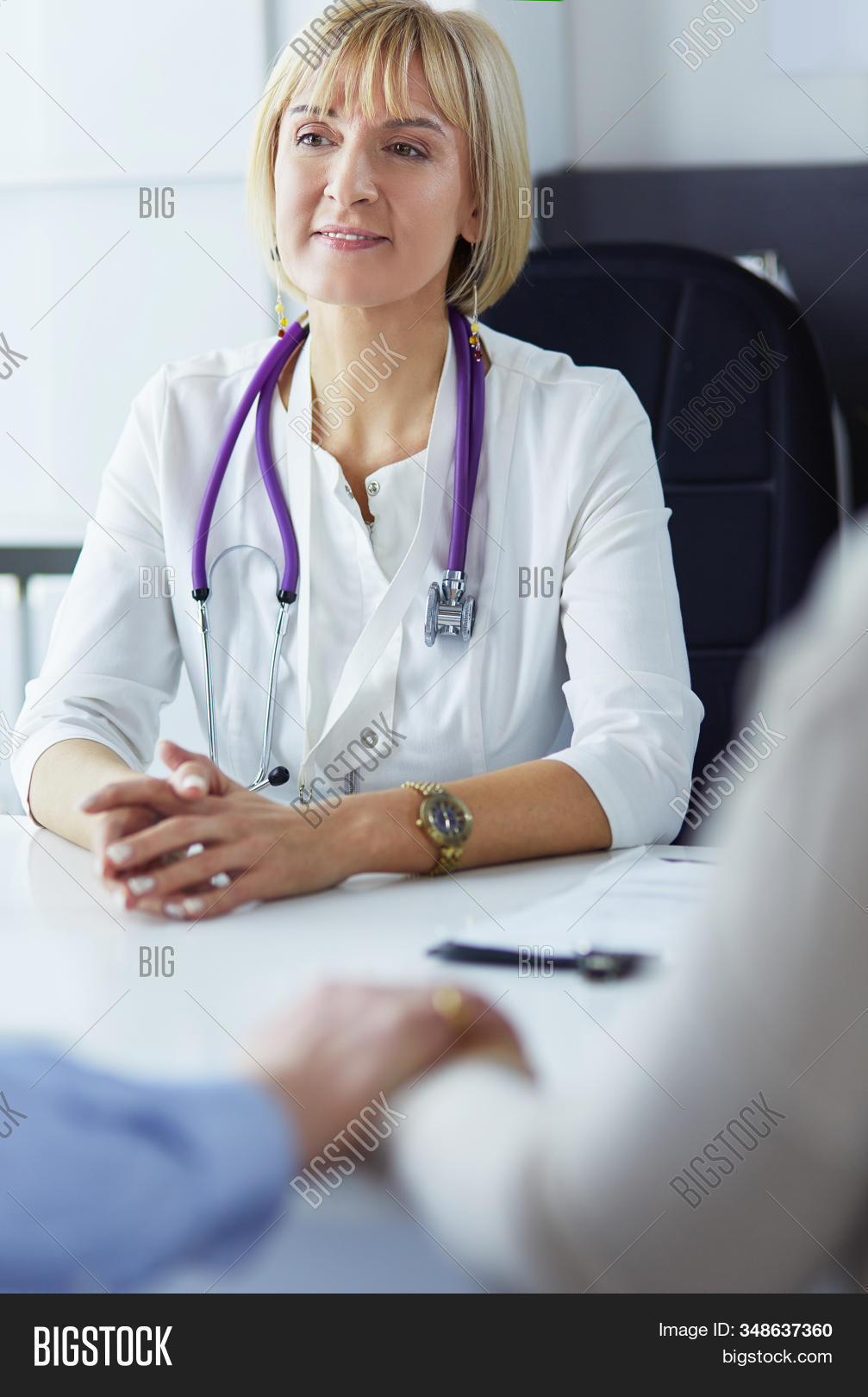 Female Doctor Sitting Image & Photo (Free Trial) | Bigstock