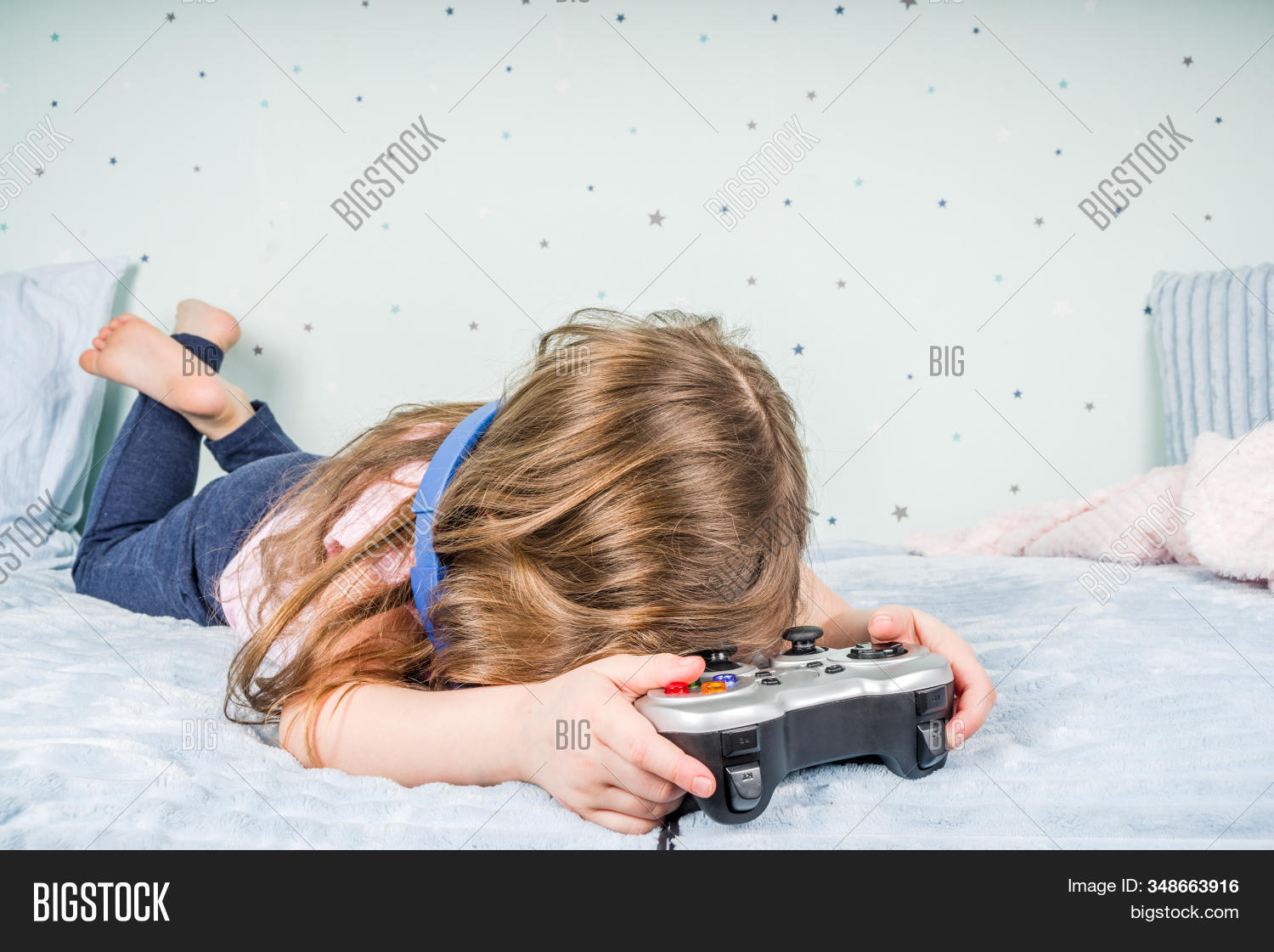 Kids Gaming Video Image & Photo (Free Trial) | Bigstock