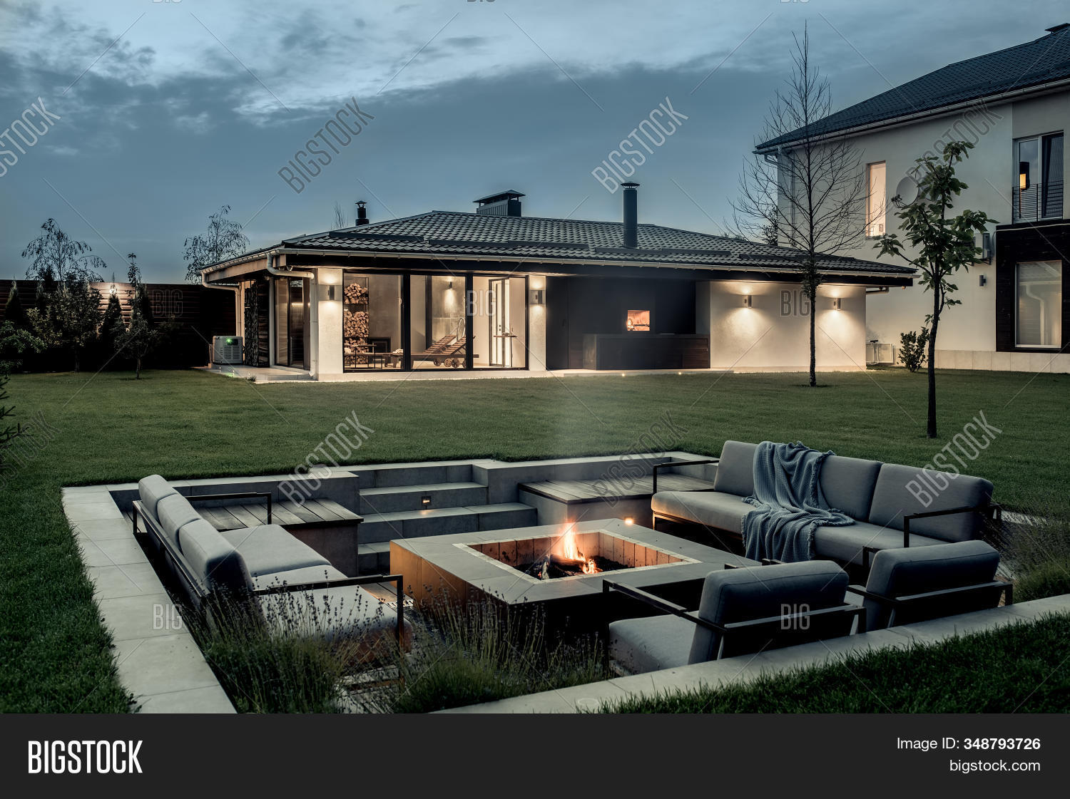 Modern Estate House Image & Photo (Free Trial) | Bigstock