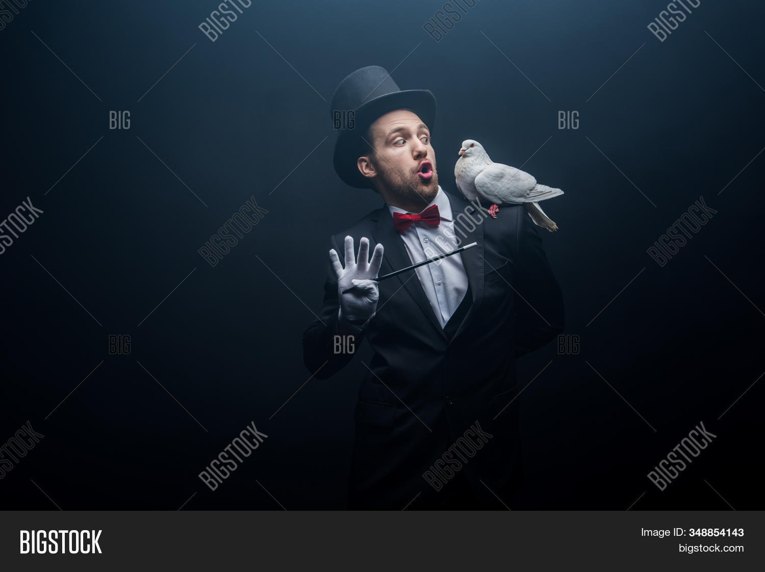 Excited 图片和照片（免费试用） | Bigstock