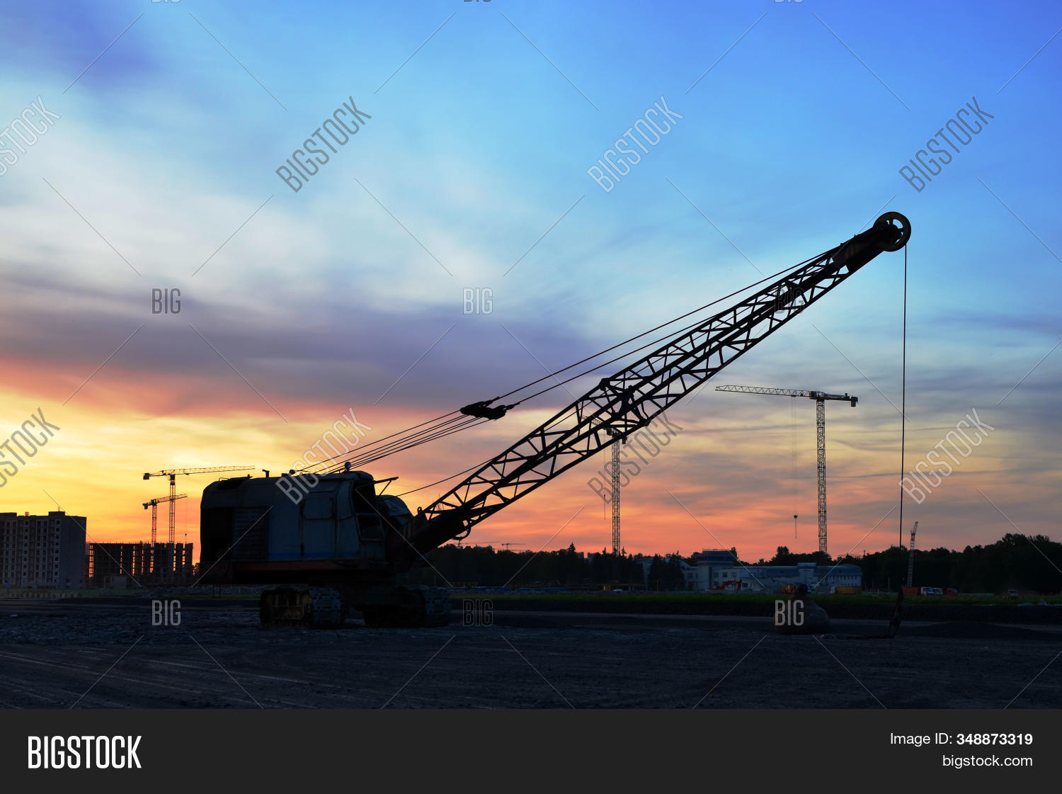 Large Crawler Crane Image & Photo (Free Trial) | Bigstock