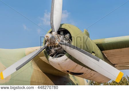 Three Blade Propeller Image & Photo (Free Trial) | Bigstock