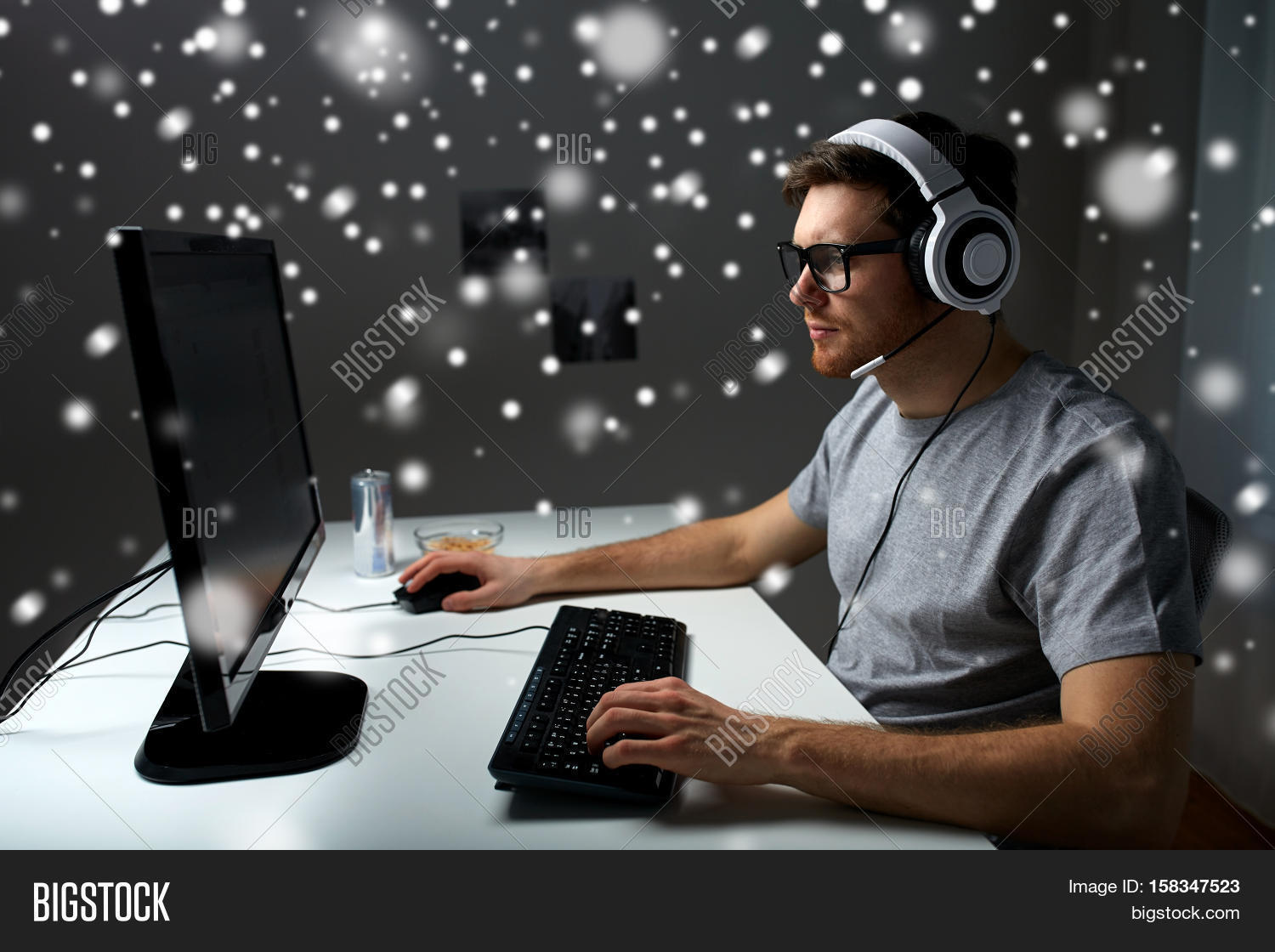 Technology, Gaming, Image & Photo (Free Trial) | Bigstock