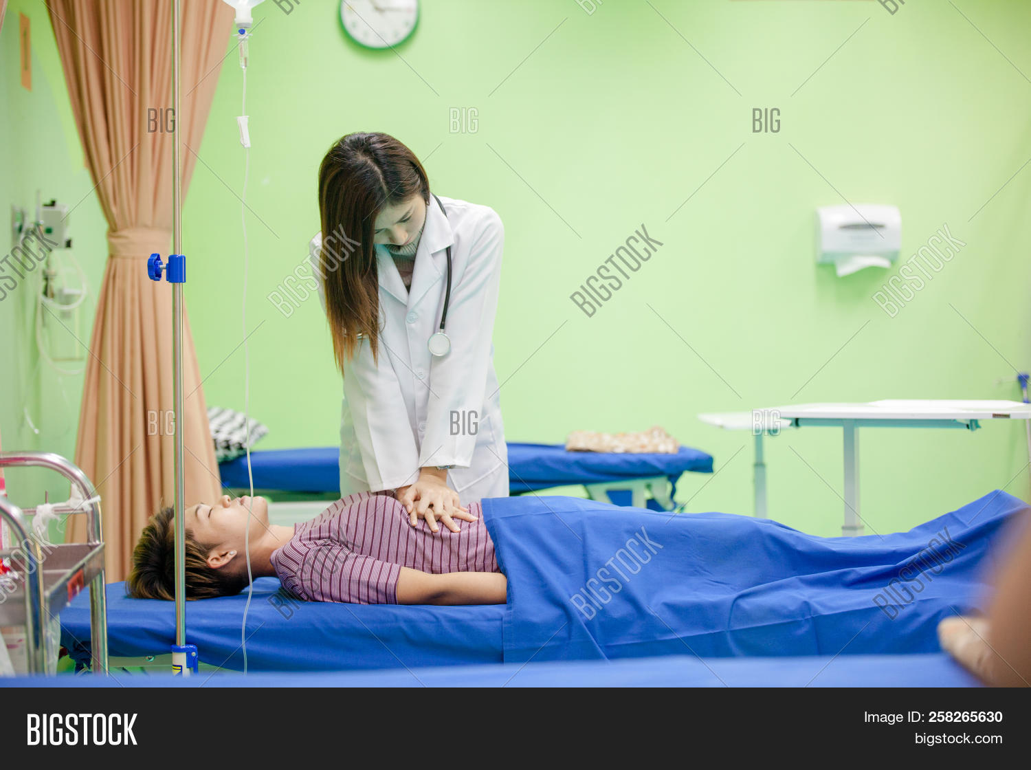 Imagen y foto Cpr Training Cpr (prueba gratis) | Bigstock