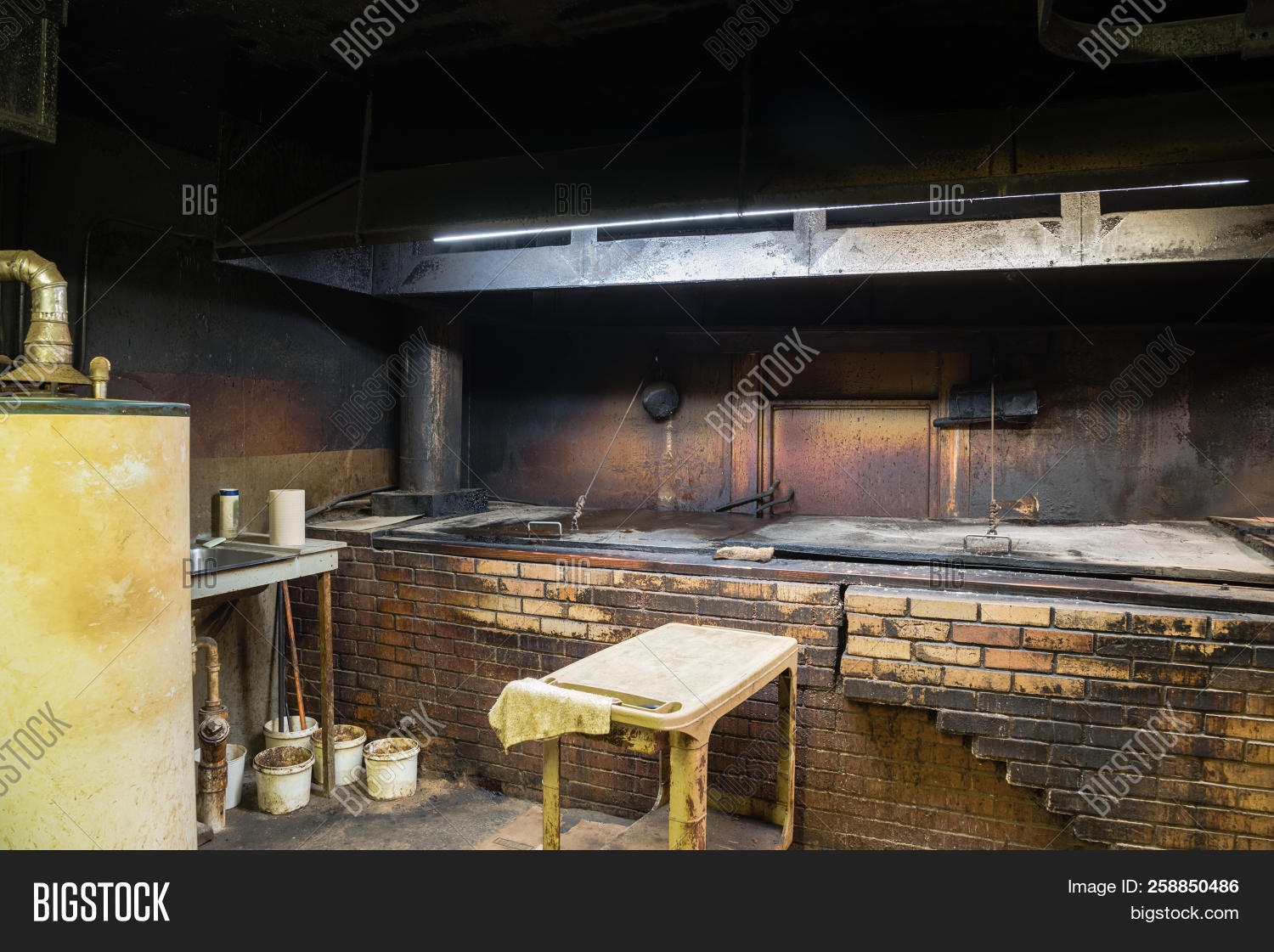 Empty Pit Room Old Image & Photo (Free Trial) | Bigstock
