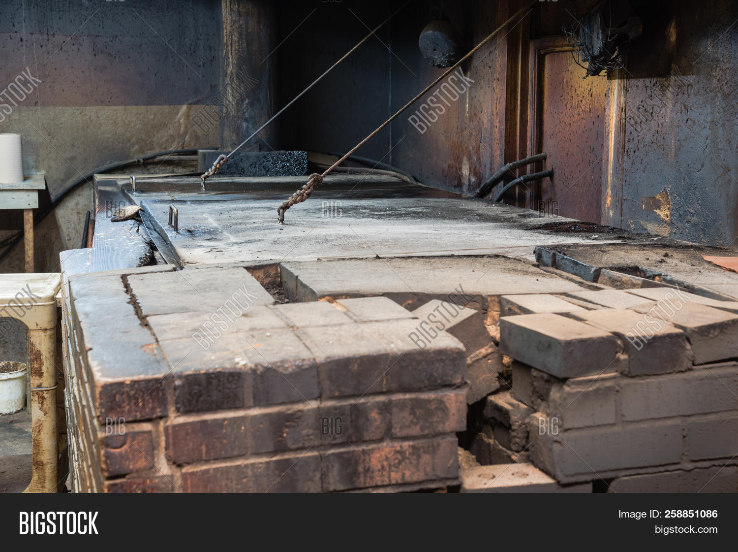 Empty Pit Room Old Image & Photo (Free Trial) | Bigstock