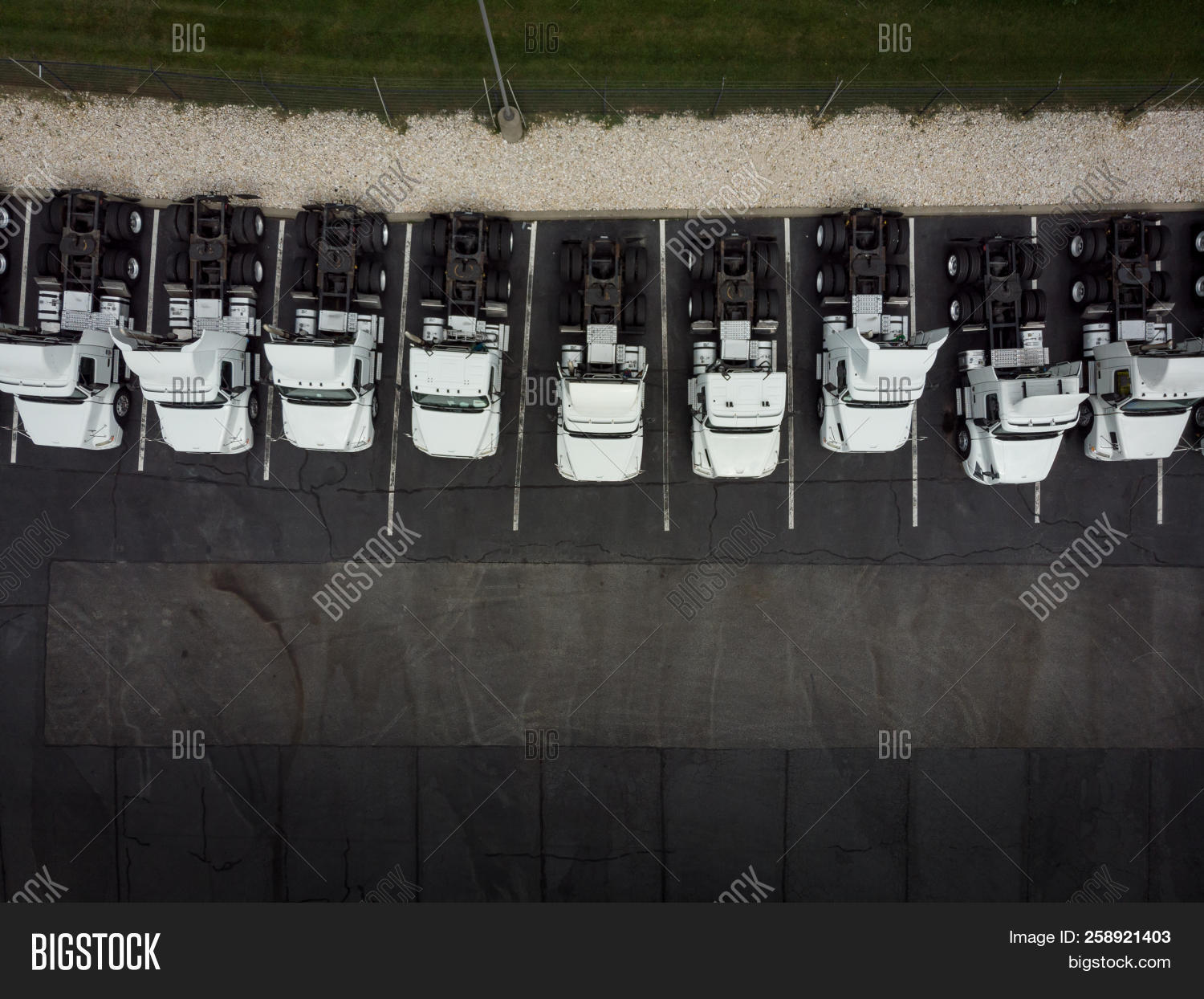 Fleet White 18-wheeler Image & Photo (Free Trial) | Bigstock