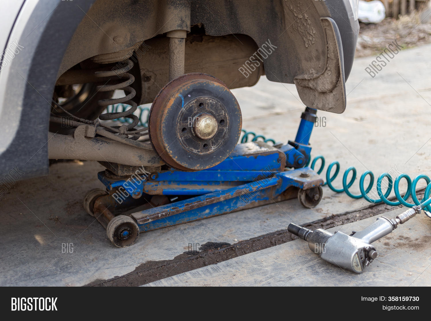 Car Without Wheel Image & Photo (Free Trial) | Bigstock