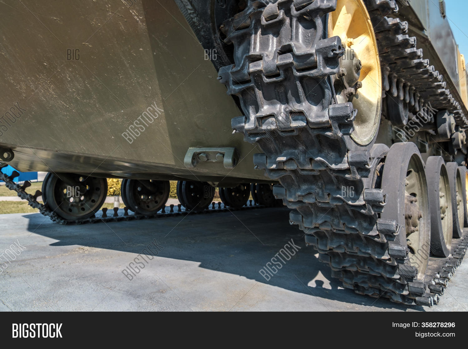 Tracks Wheels Tank, Image & Photo (Free Trial) | Bigstock