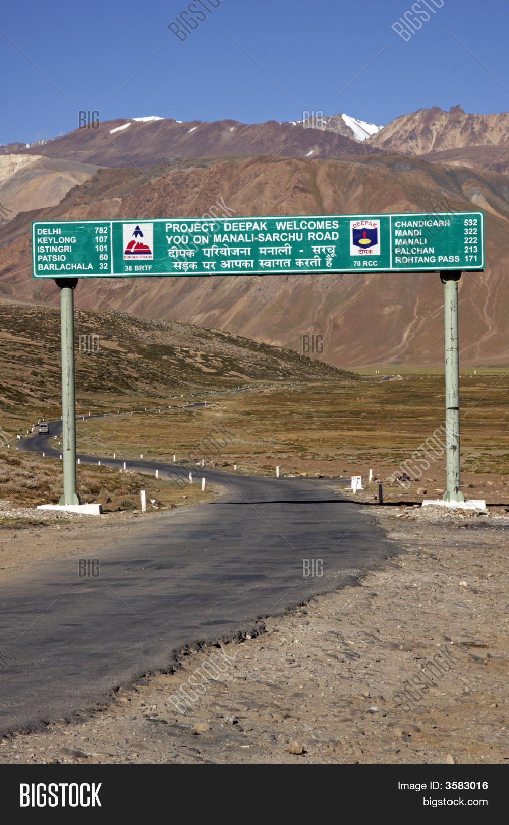 Road Sign On Manali Image & Photo (Free Trial) | Bigstock