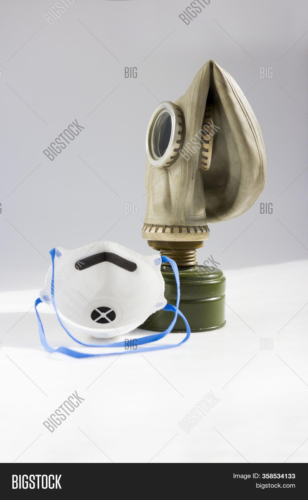 Respirator Old Gas Image & Photo (Free Trial) | Bigstock