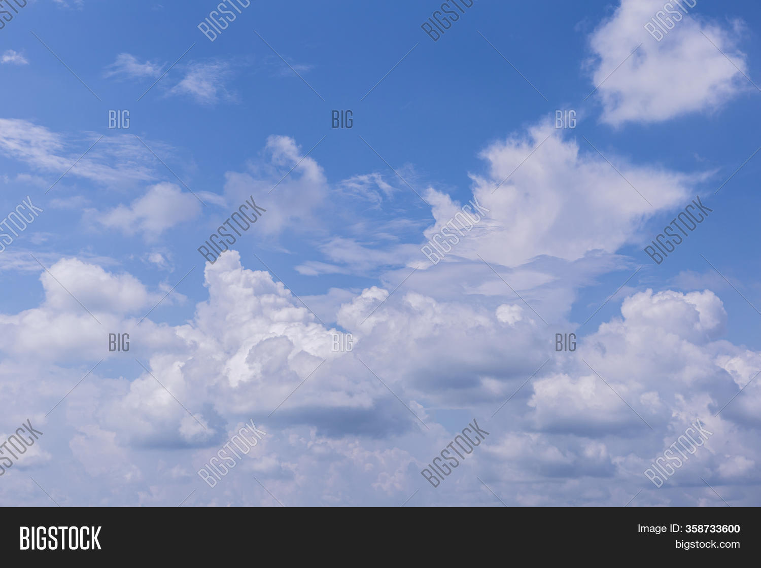 Vast Blue Sky 图片和照片（免费试用） | Bigstock