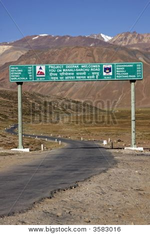 Road Sign On Manali Image & Photo (Free Trial) | Bigstock