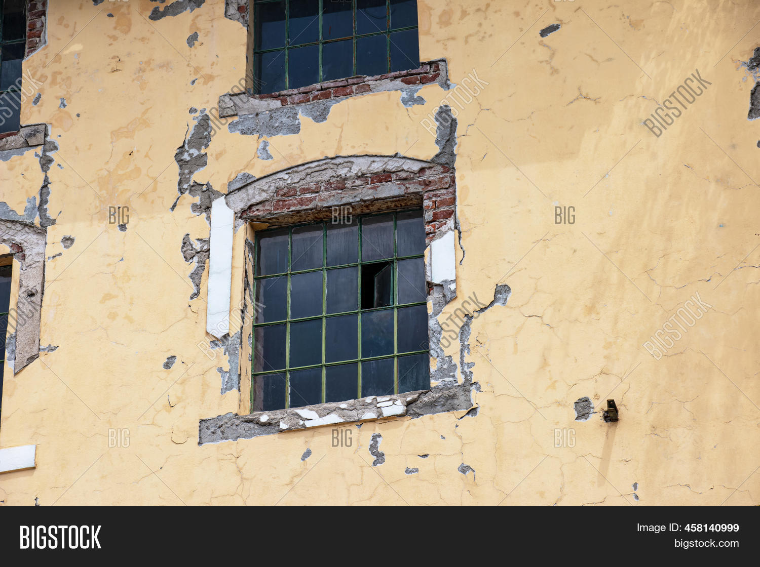 Broken Windows Old Image & Photo (Free Trial) | Bigstock