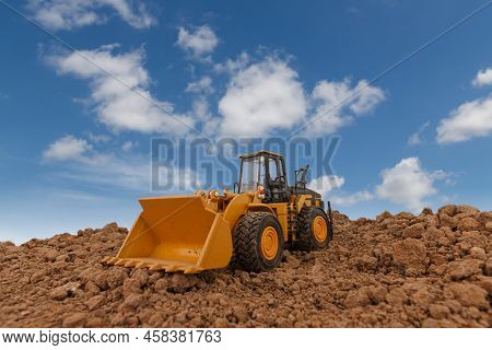 Wheel Loader Digging Image & Photo (Free Trial) | Bigstock