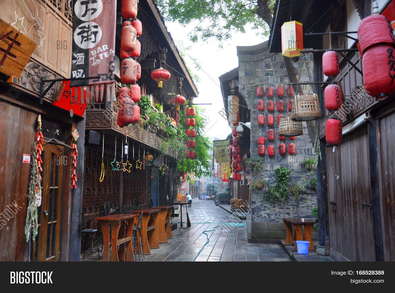 CHENGDU, CHINA - JUN, Image & Photo (Free Trial) | Bigstock
