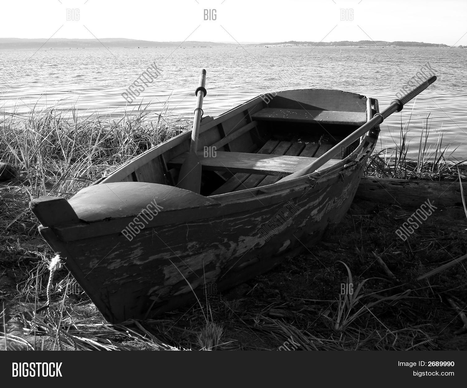 Old Wooden Rowboat Image & Photo (Free Trial) | Bigstock
