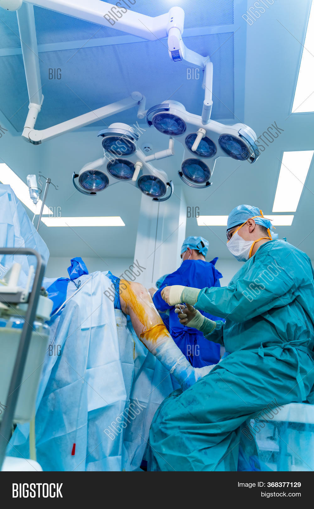 Surgeons Performing Image & Photo (Free Trial) | Bigstock