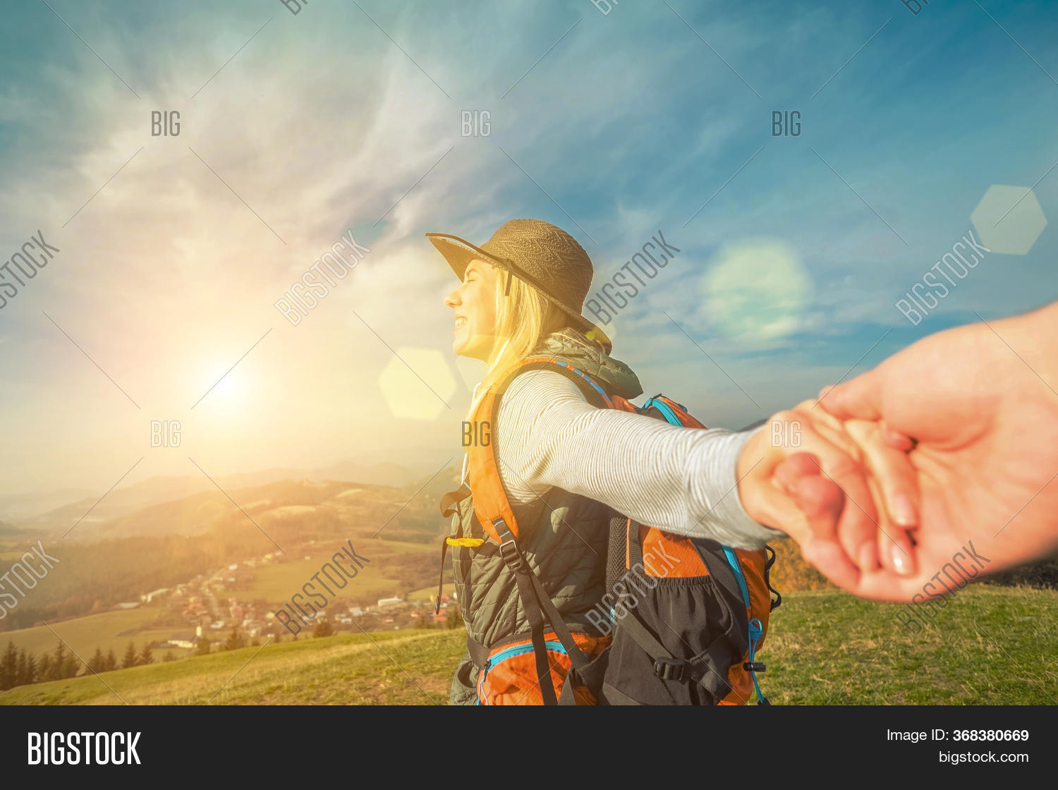 Happy Traveler Woman Image & Photo (Free Trial) | Bigstock