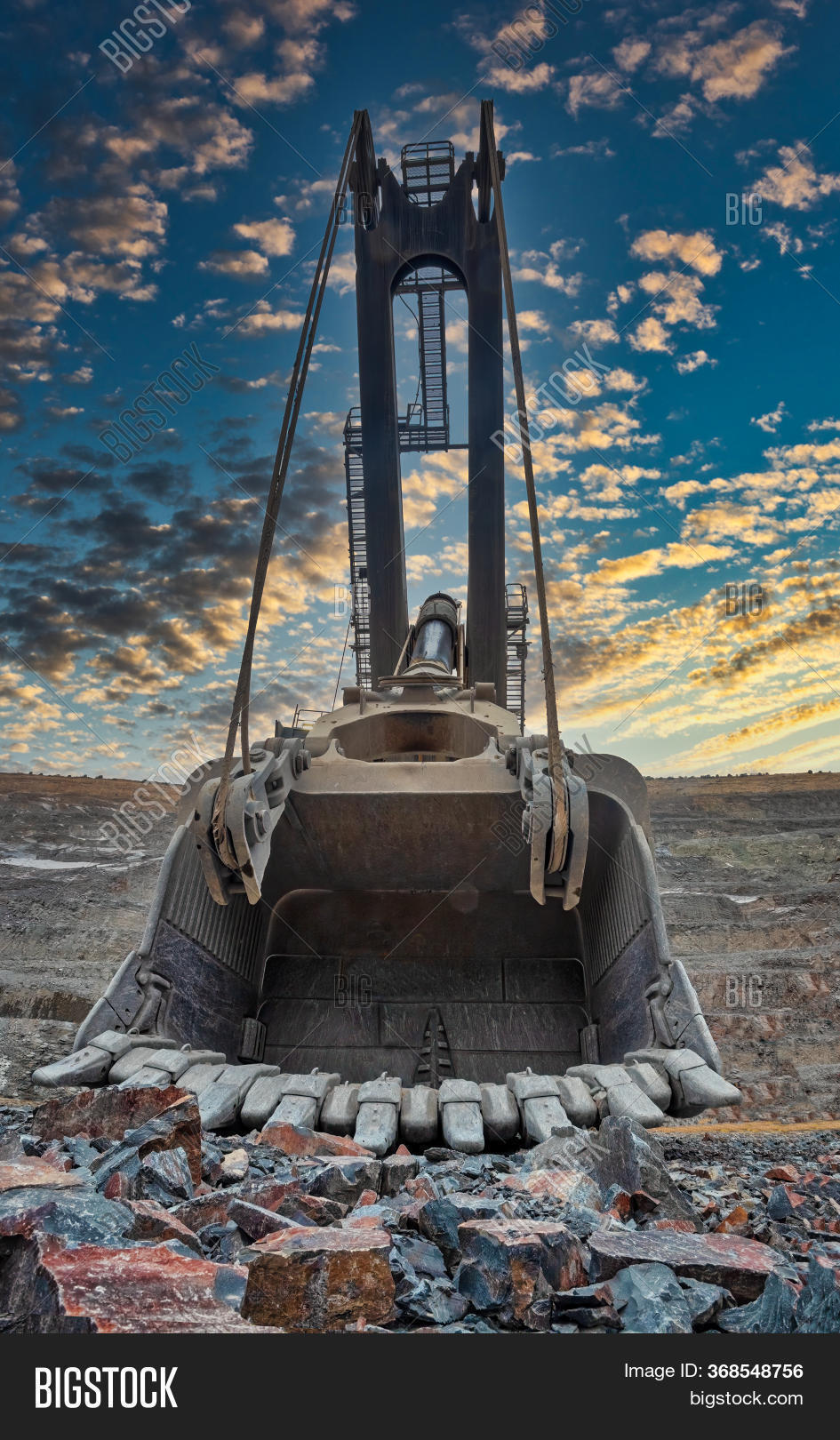Giant Shovel Excavator Image & Photo (Free Trial) | Bigstock