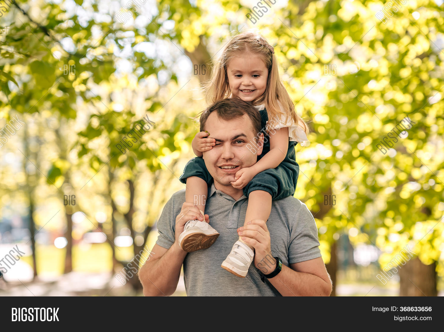 Dad Small Daughter Image & Photo (Free Trial) | Bigstock
