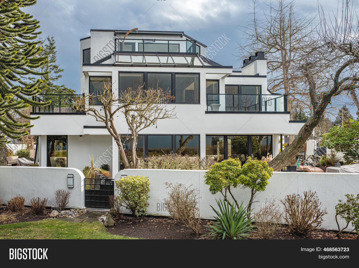 Beautiful Home Image & Photo (Free Trial) | Bigstock