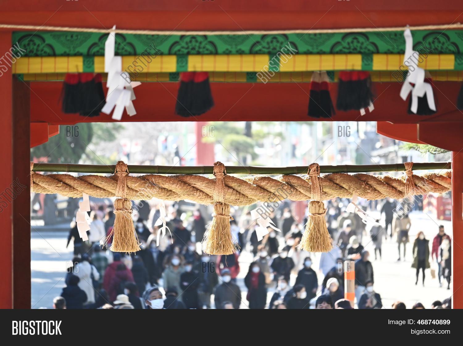 'shimenawa' ( Shinto Image & Photo (Free Trial) | Bigstock