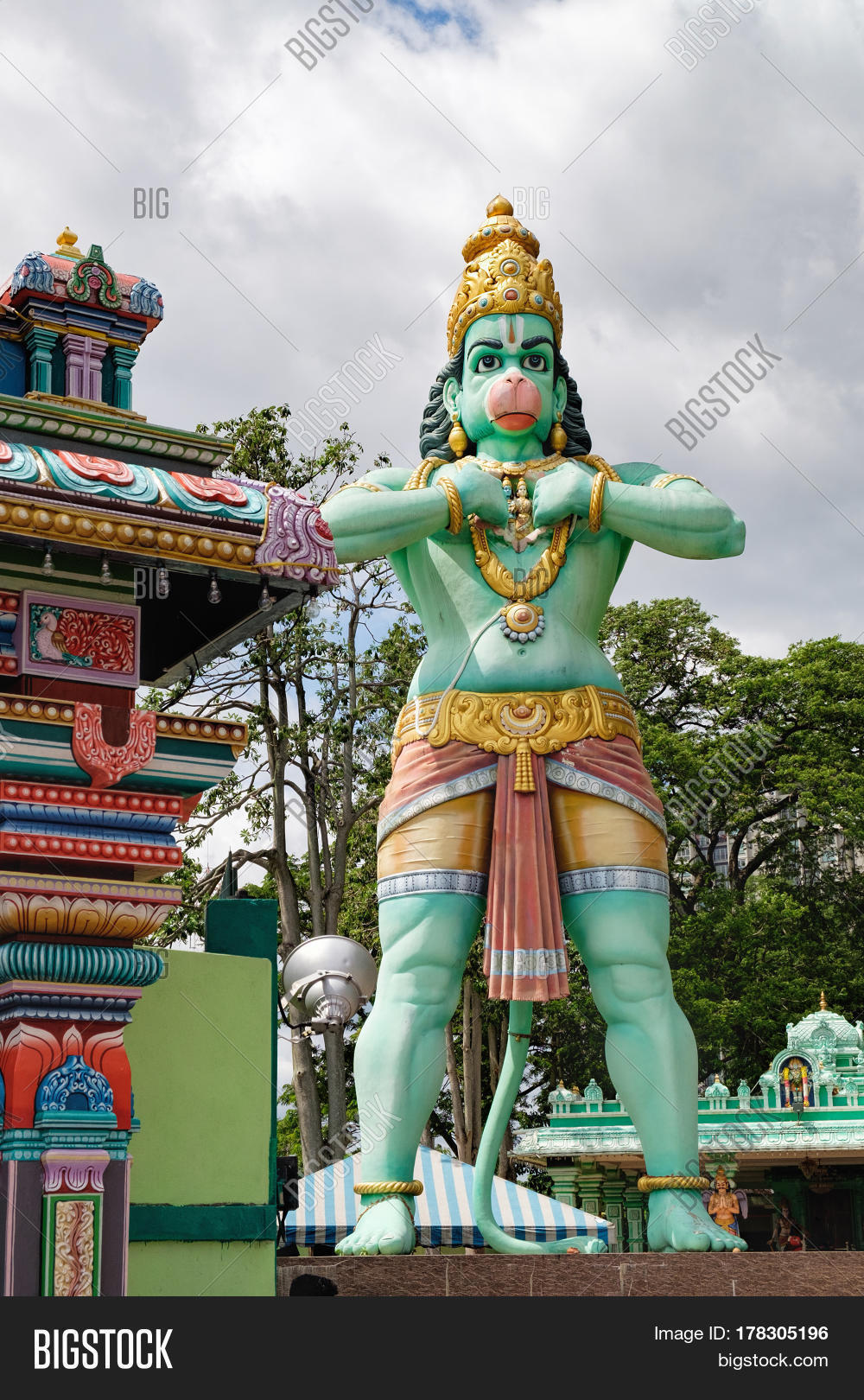 Statue Lord Hanuman Image & Photo (Free Trial) | Bigstock