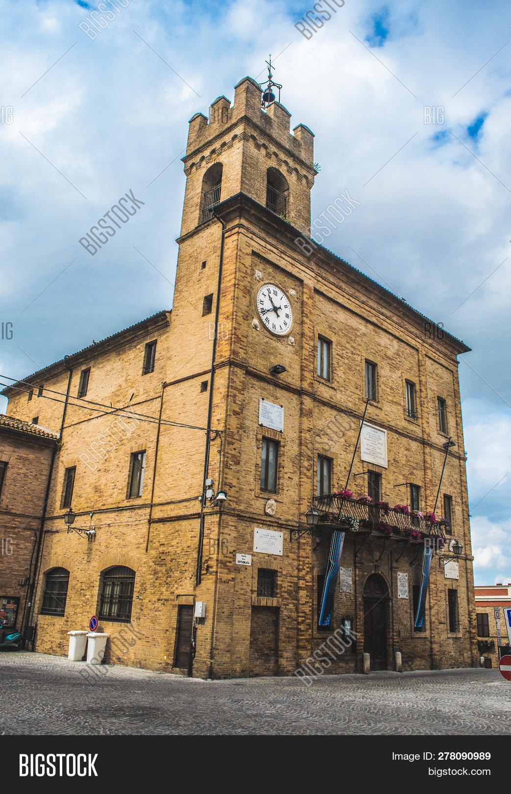 Imagen y foto Castelfidardo - (prueba gratis) | Bigstock