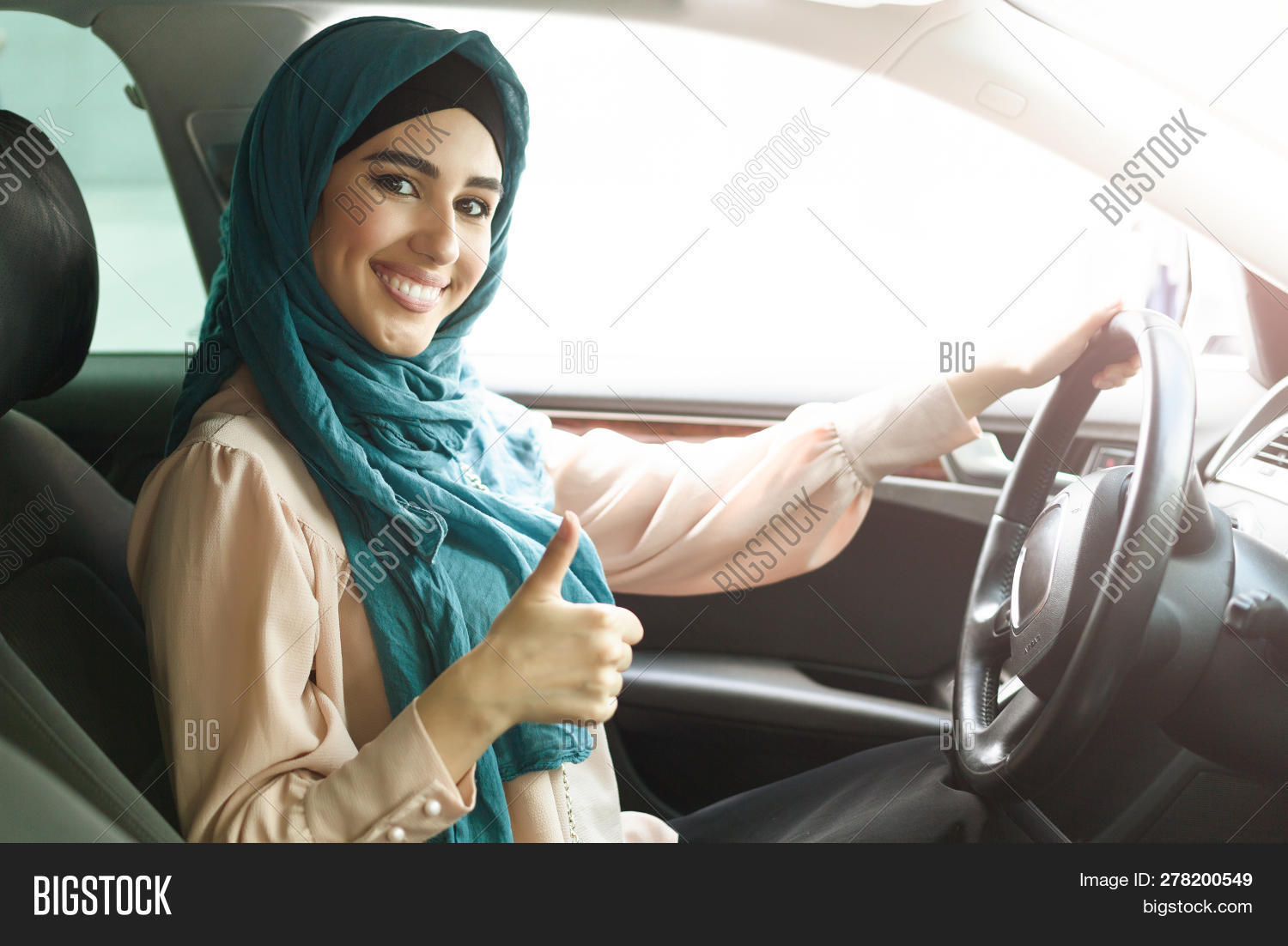 Happy Arabian Woman Image & Photo (Free Trial) | Bigstock