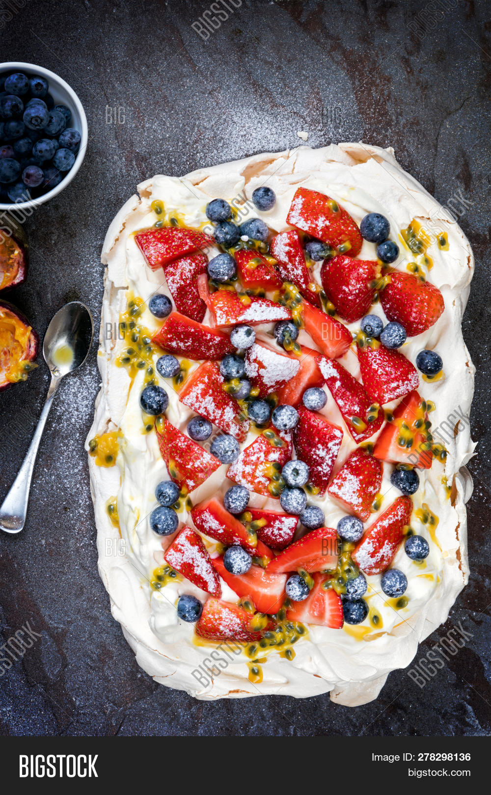 Pavlova Meringue Cake Image & Photo (Free Trial) | Bigstock