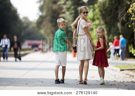 Back View Happy Family Image & Photo (Free Trial) | Bigstock