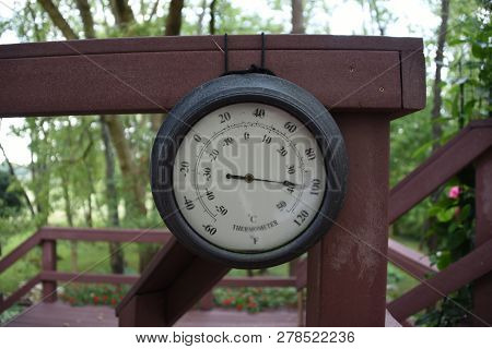 100 Degrees Fahrenheit Image & Photo (Free Trial) | Bigstock