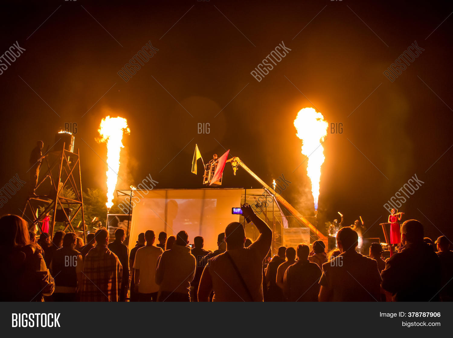 Crowd People Watching Image & Photo (Free Trial) | Bigstock