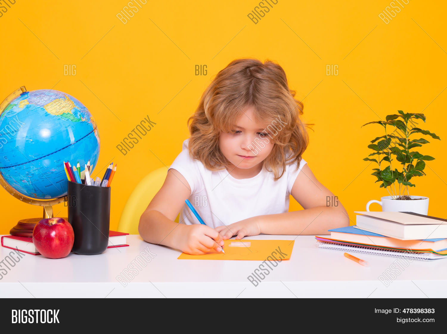 Child Writing 图片和照片（免费试用） | Bigstock