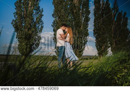 Side Hug Vs Frontal Hug