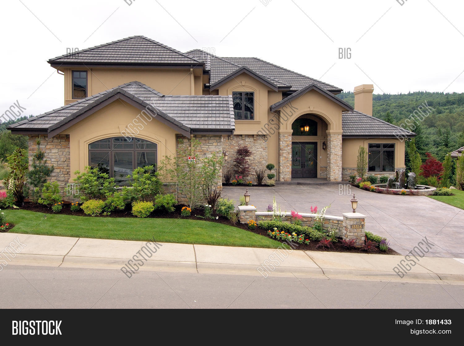 Large American Home Image & Photo (Free Trial) | Bigstock