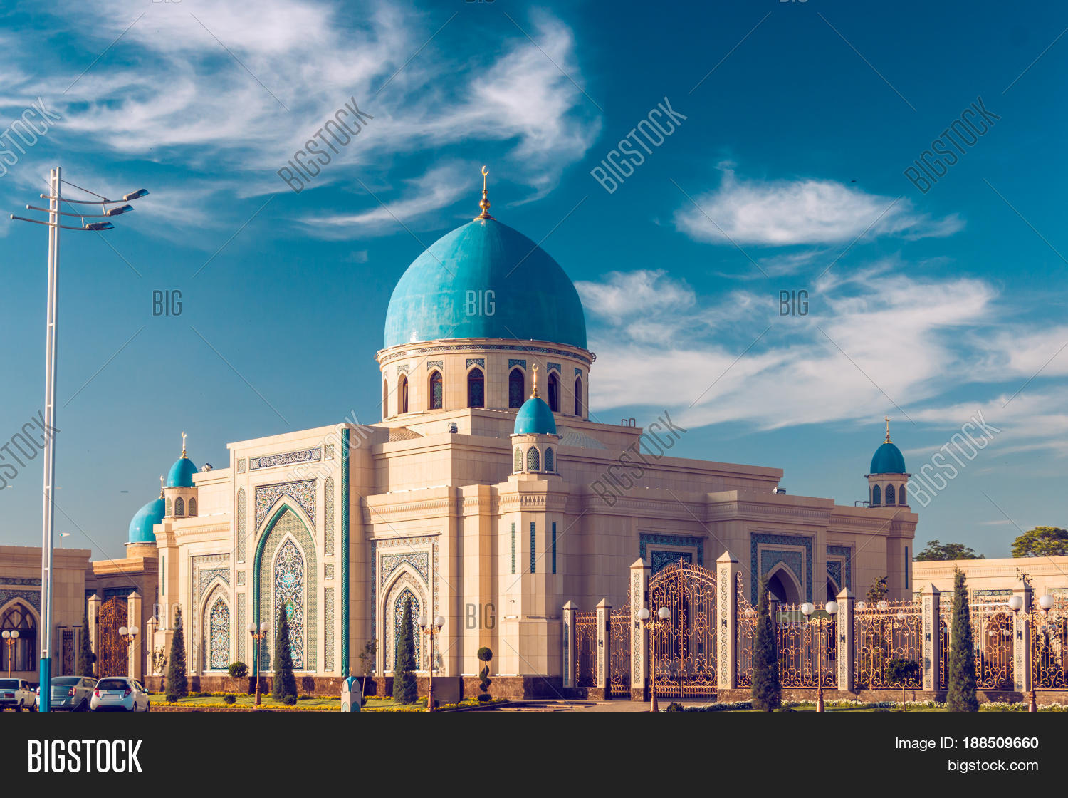 Beautiful Mosque (Islamic Temple) Image & Photo | Bigstock